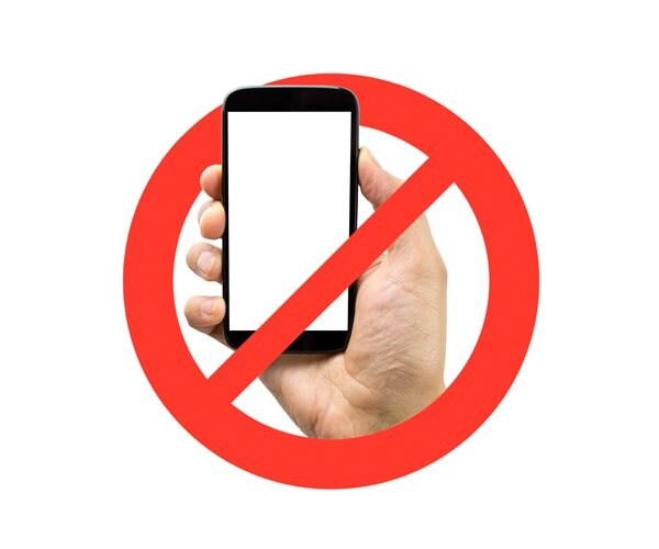 Schools Spend $2.5M on Pouches to Keep Kids off Phones | Newsmax.com