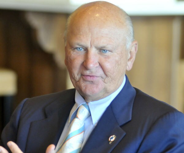 Wayne Huizenga, Who Built His Fortune from Trash, Dies at 80 | Newsmax.com