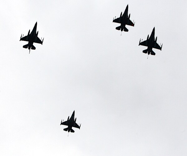 All-Female Pilot Flyover for Navy's First Woman to Fly Tactical Fighter ...