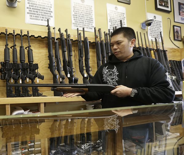 UPDATE 2-Wal-Mart to Stop Selling AR-15, Other Semi-automatic Rifles ...