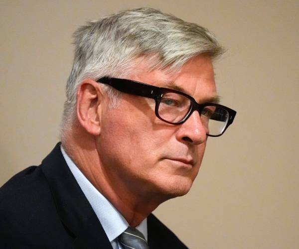 Alec Baldwin Thanks Supporters in First Comments After Trial | Newsmax.com