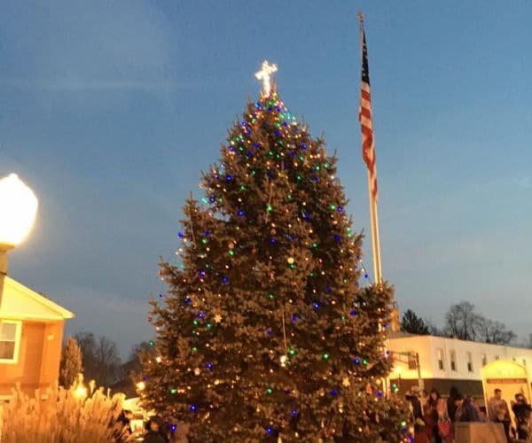 After ACLU Sues, Indiana Town Removes Cross From Atop Christmas Tree ...