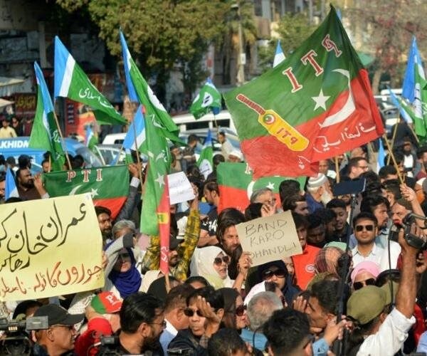 Pakistan Army Chief Urges 'Maturity' in Contested Election | Newsmax.com