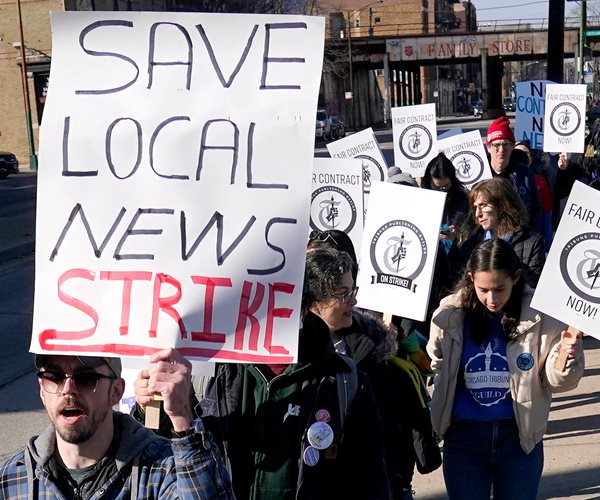 Chicago Tribune Joins 5 Newspapers in 24-Hour Strike | Newsmax.com