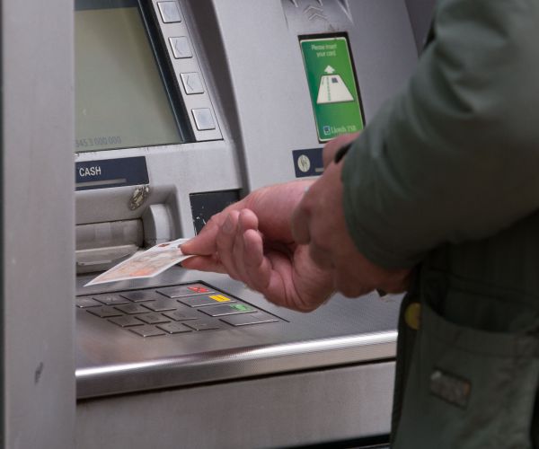 ATM Makers Warn of 'Jackpotting' Hacks on U.S. Machines | Newsmax.com