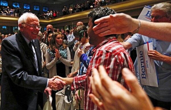 Hillary's Camp Worries Over Bernie Sanders' Surge in Polls | Newsmax.com