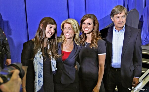 Davis Daughters Defend Mom in Texas Gov's Race | Newsmax.com