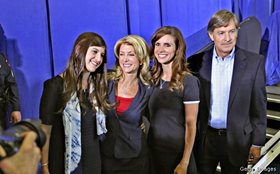 Davis Daughters Defend Mom in Texas Gov's Race | Newsmax.com