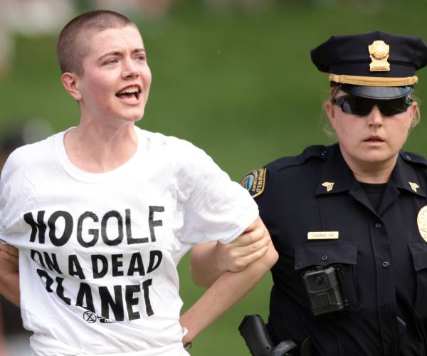 6 Climate Protesters on 18th Green Disrupt PGA Tour Event | Newsmax.com