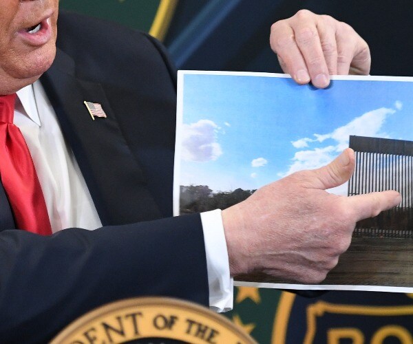 Trump in Arizona: Praise for Border Wall, Scorn for Lawless Protesters ...