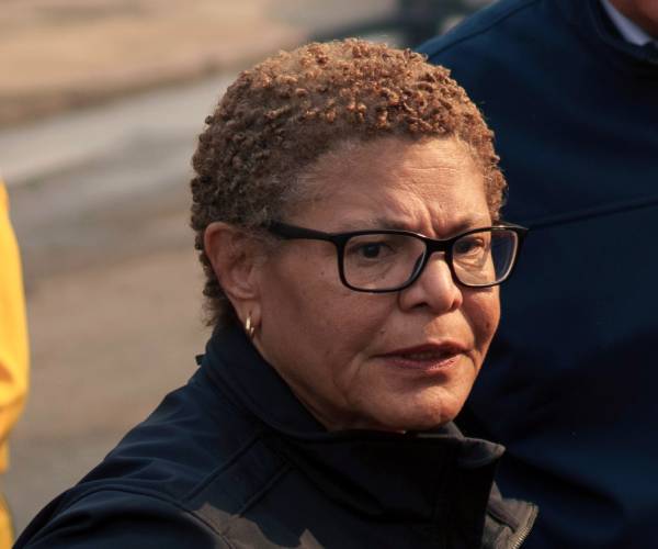 LA Mayor Bass Vowed Not to Travel Abroad; She Did | Newsmax.com