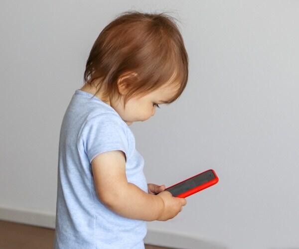 More Screen Time for Babies Could Delay Development | Newsmax.com
