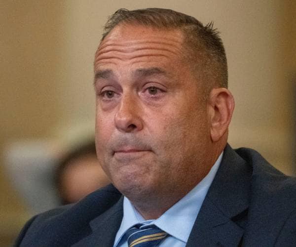 D.C. Pub Cheers for Gold Star Dad After SOTU Arrest | Newsmax.com