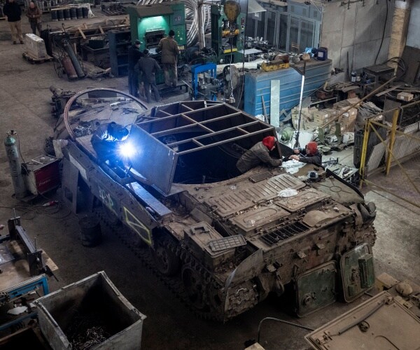 Russia Upgrades 800 'Ancient Soviet-Era Tanks for War | Newsmax.com