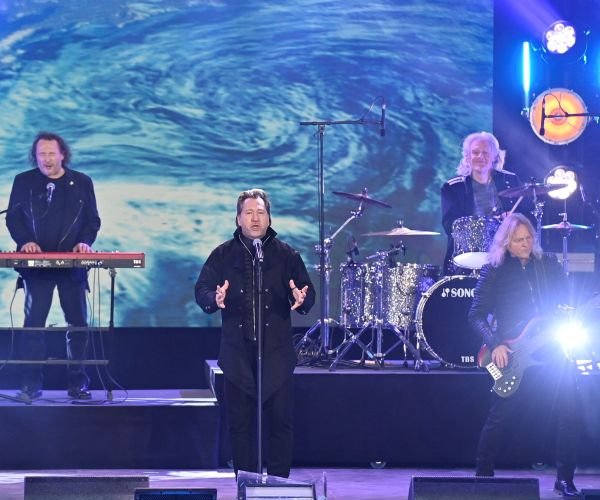 Gary Young, Pavement's Original Drummer, Dead at 70 | Newsmax.com