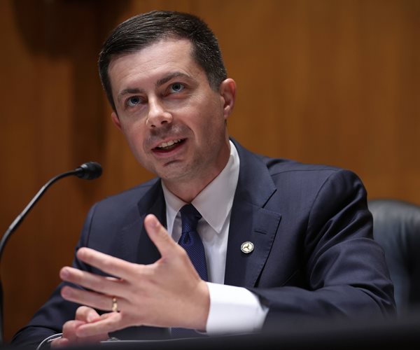 Senators Point at Buttigieg After Southwest Meltdown | Newsmax.com