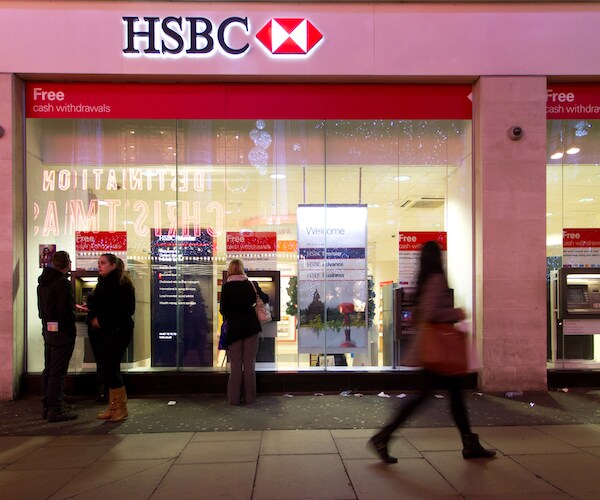 HSBC Splits East, West in Major Revamp, Appoints First Female CFO ...