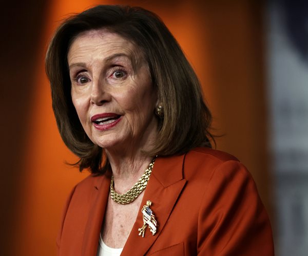 Newsmax Reporter Duchardt Presses Pelosi on Stock Trade Ban | Newsmax.com