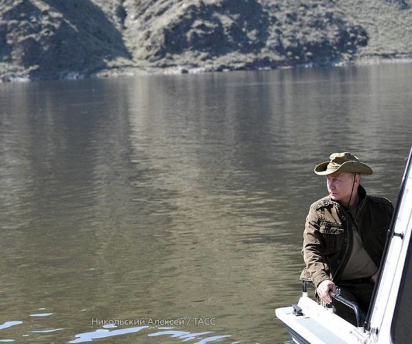 Putin Goes Hiking in Siberia — See the Pictures! | Newsmax.com