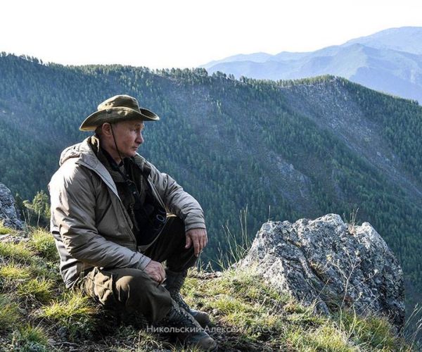Putin Goes Hiking in Siberia — See the Pictures! | Newsmax.com